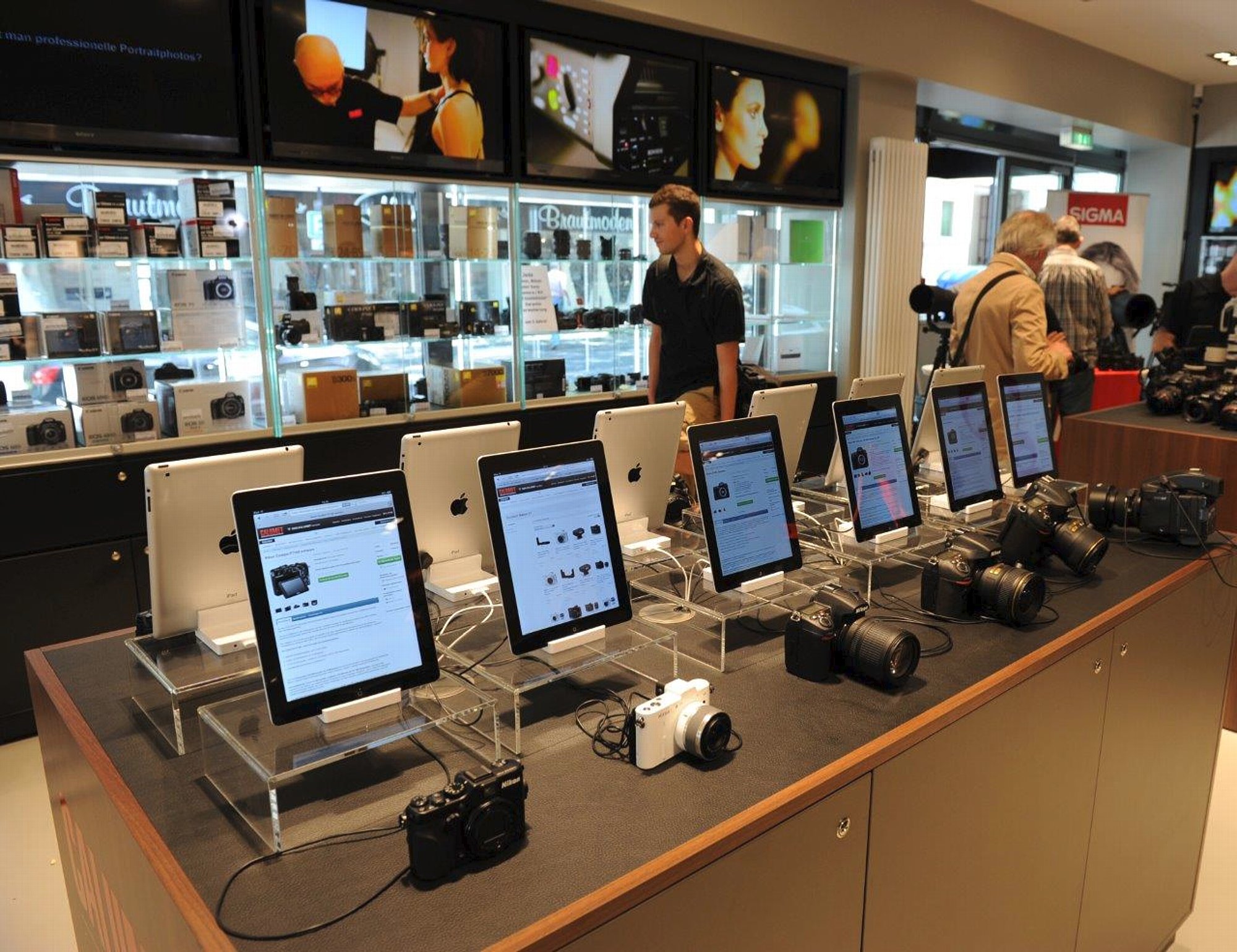 Calumet bietet alles für Fotografen und Videofilmer in Essen ...